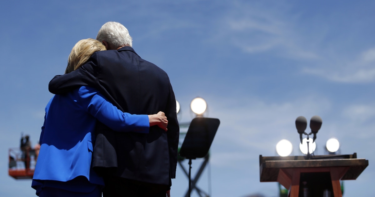 In Iowa's Surrogate War, Clinton Unleashes an Army