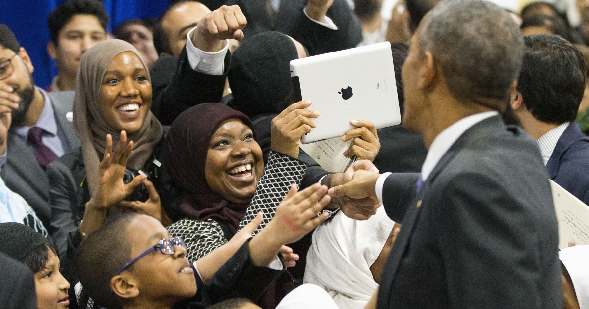 Wednesday in Pictures: Greeting Obama and More