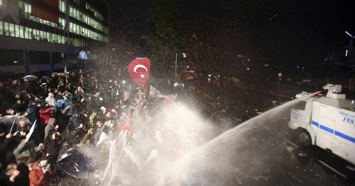 Turkey Seizes Opposition Newspaper in Growing Crackdown