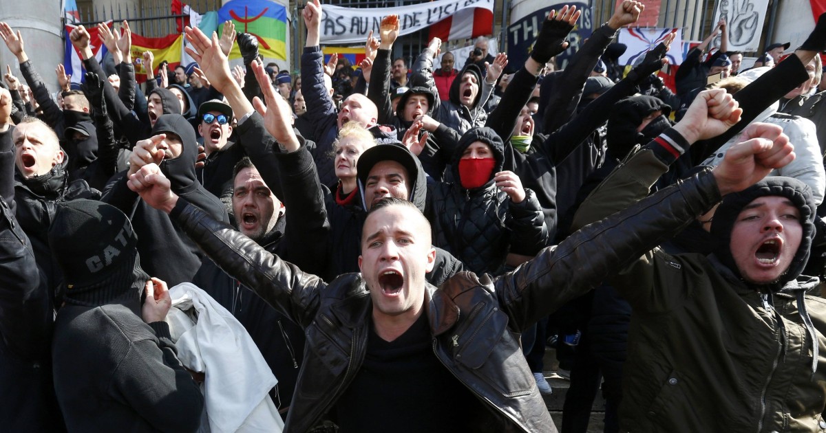 Right-Wing Protesters Met by Riot Police at Brussels Memorial Site