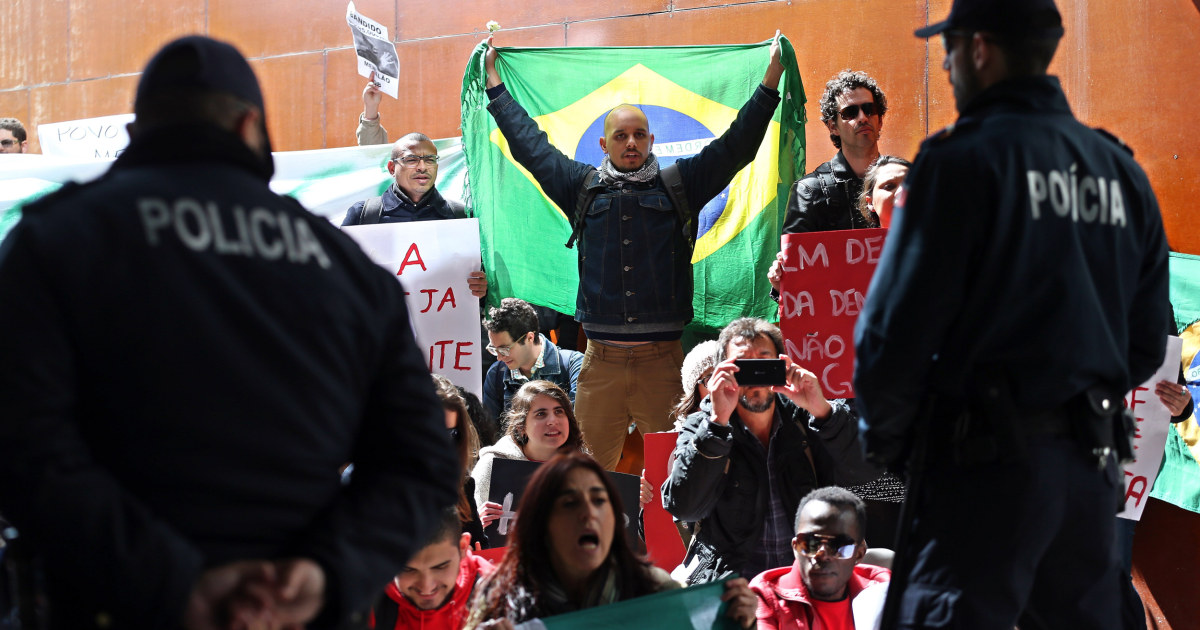 Brazilians Rally to Support Embattled President Dilma Rousseff