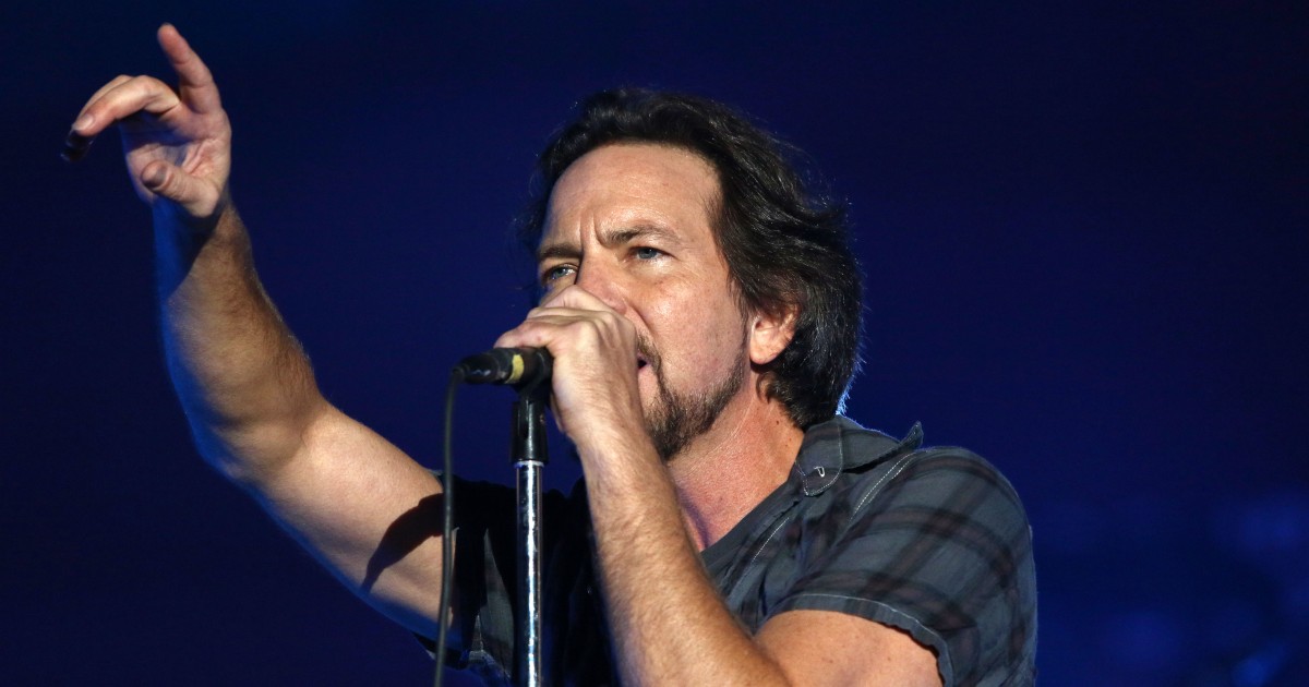 Pearl Jam Joins Boycott of North Carolina Over LGBT Law