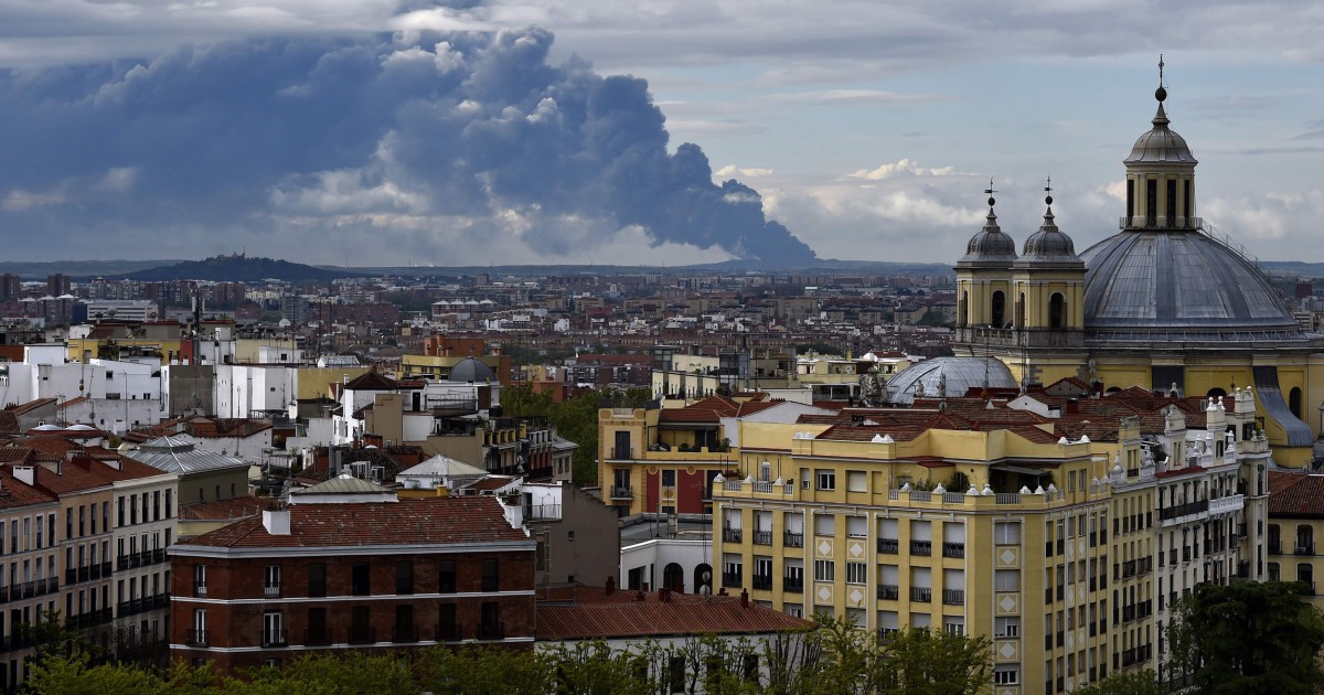 Massive Tire Fire Blackens Sky Near Madrid, Spain