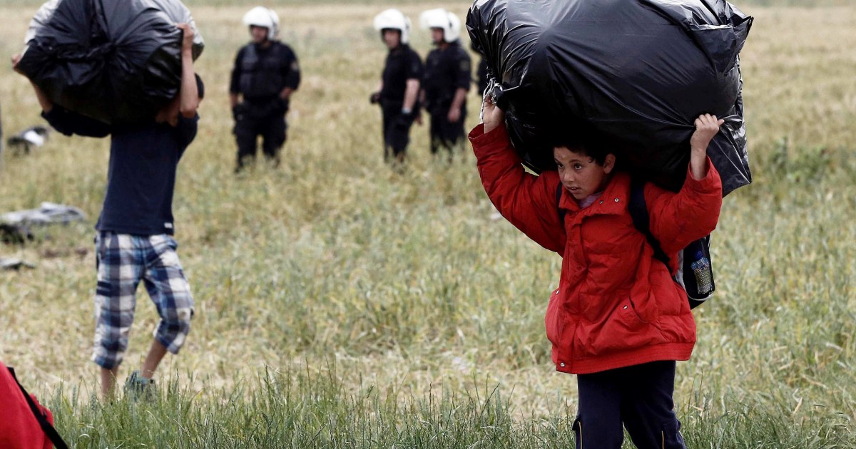 Stranded Refugees Evacuated from Greek Border Camp in Idomeni
