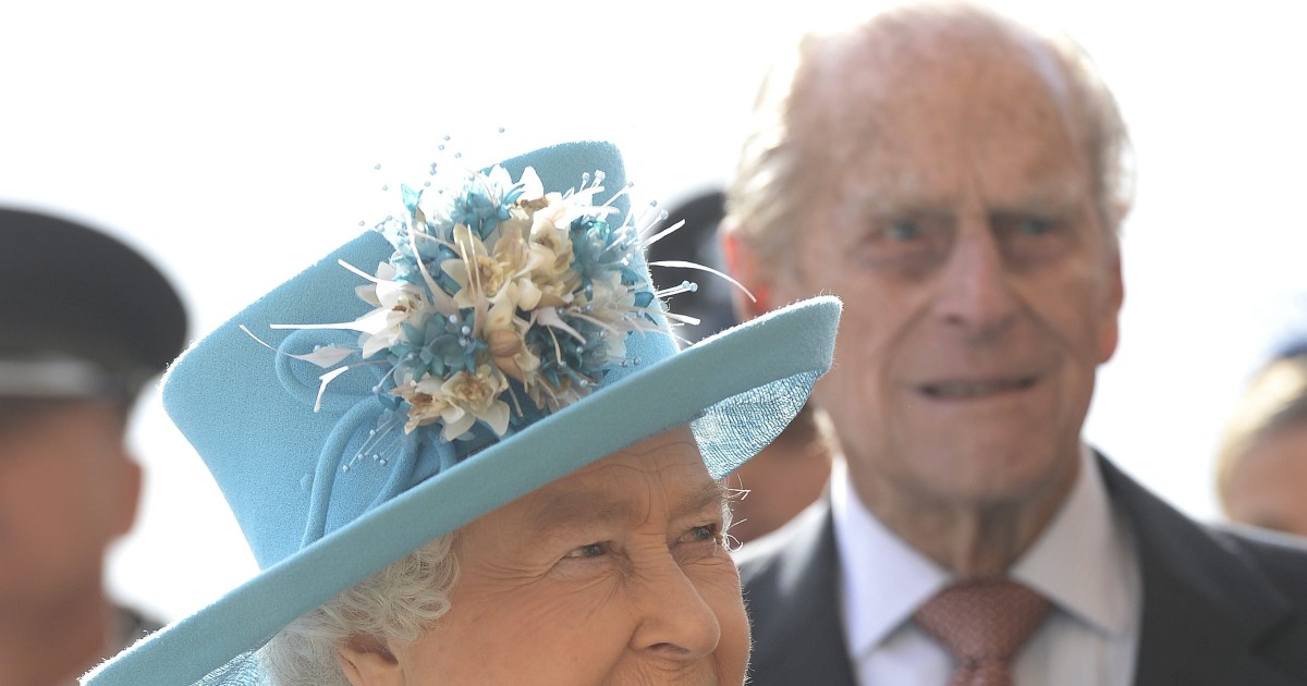 What Gift to Get The Queen? Bag of Salt, Wooden Peach