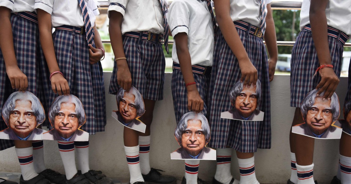 Tuesday in Pictures: Indian Children Memorialize Leader and More