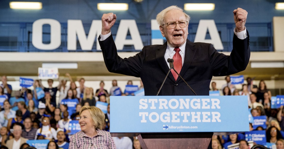 Warren Buffett Challenges Trump to Release Taxes