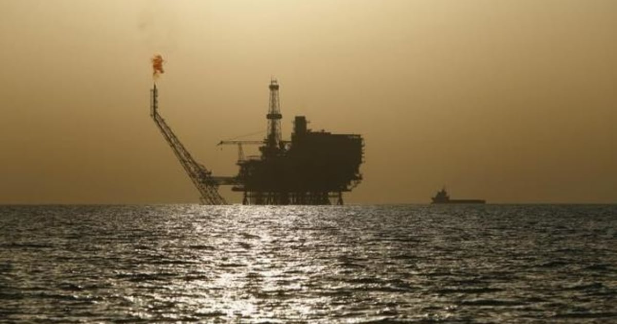 Oil Hits Highest Since June on Possible U.S. Inventory Drop