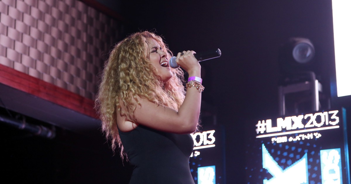 Rising Bilingual Singer Karen Rodriguez Signs With Roc Nation Latin