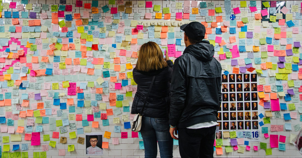 Sticky note wall store
