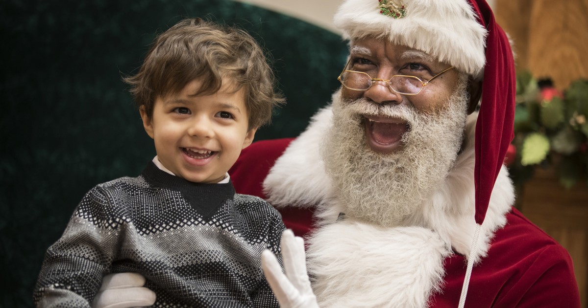 Mall of America Hires First Black Mall Santa for Holiday Season