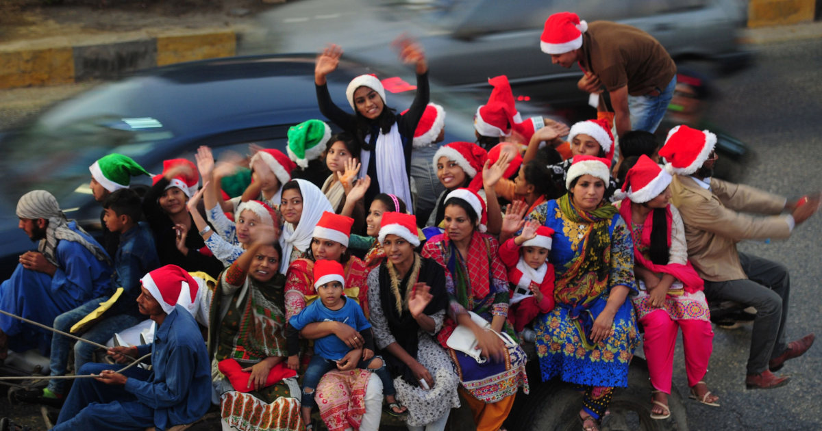 Wednesday in Pictures: Christmas in Pakistan and More