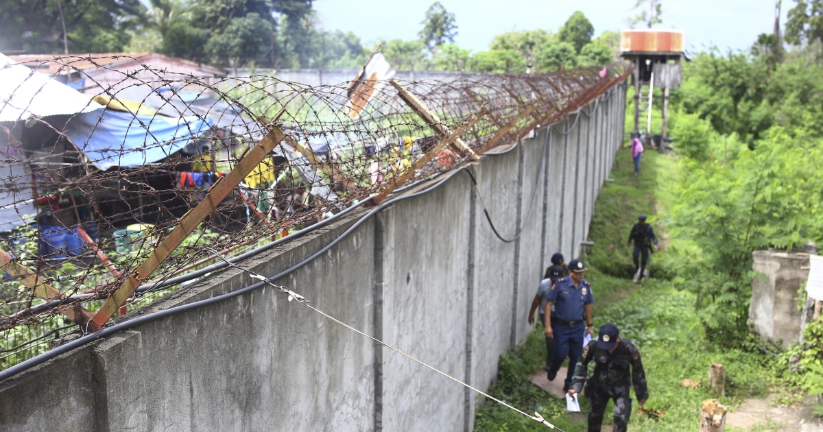 Suspected Muslim Rebels Storm Philippine Jail, 158 inmates escape