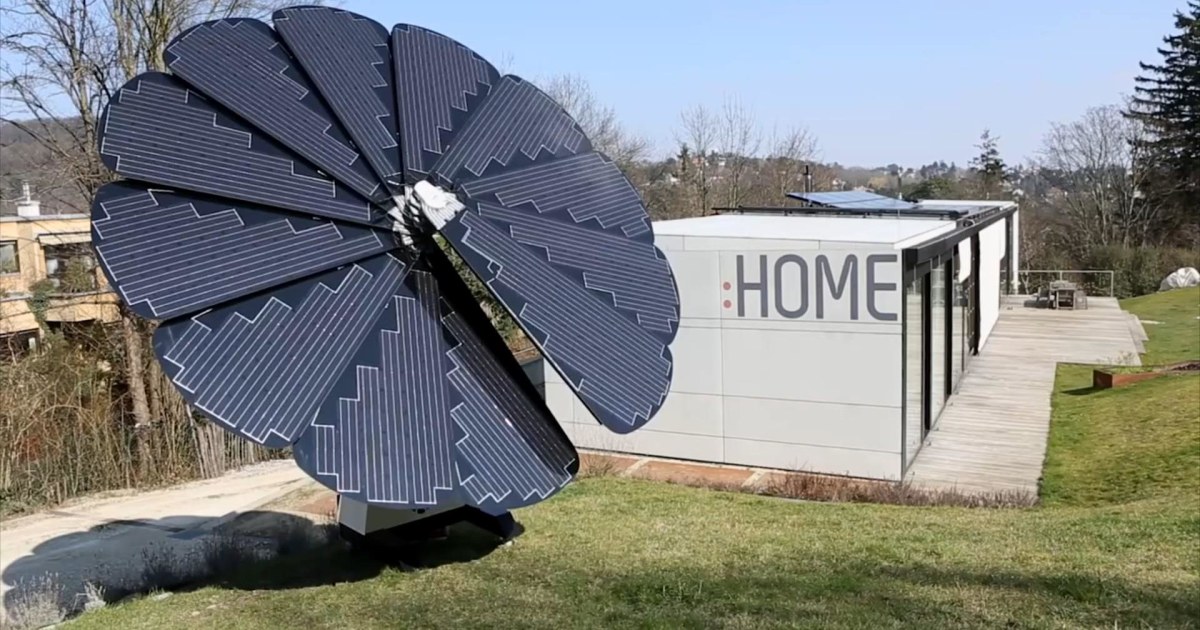 This Flower-Shaped Solar Panel Array Follows the Sun