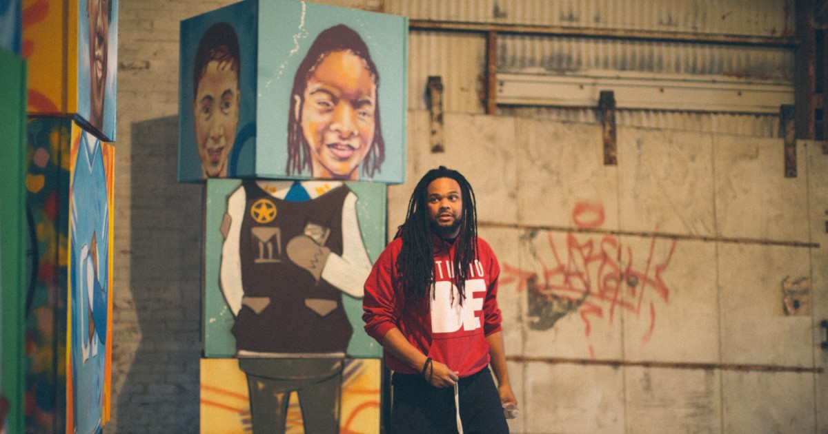 With Abandoned Buildings as His Canvas, an Artist Empowers