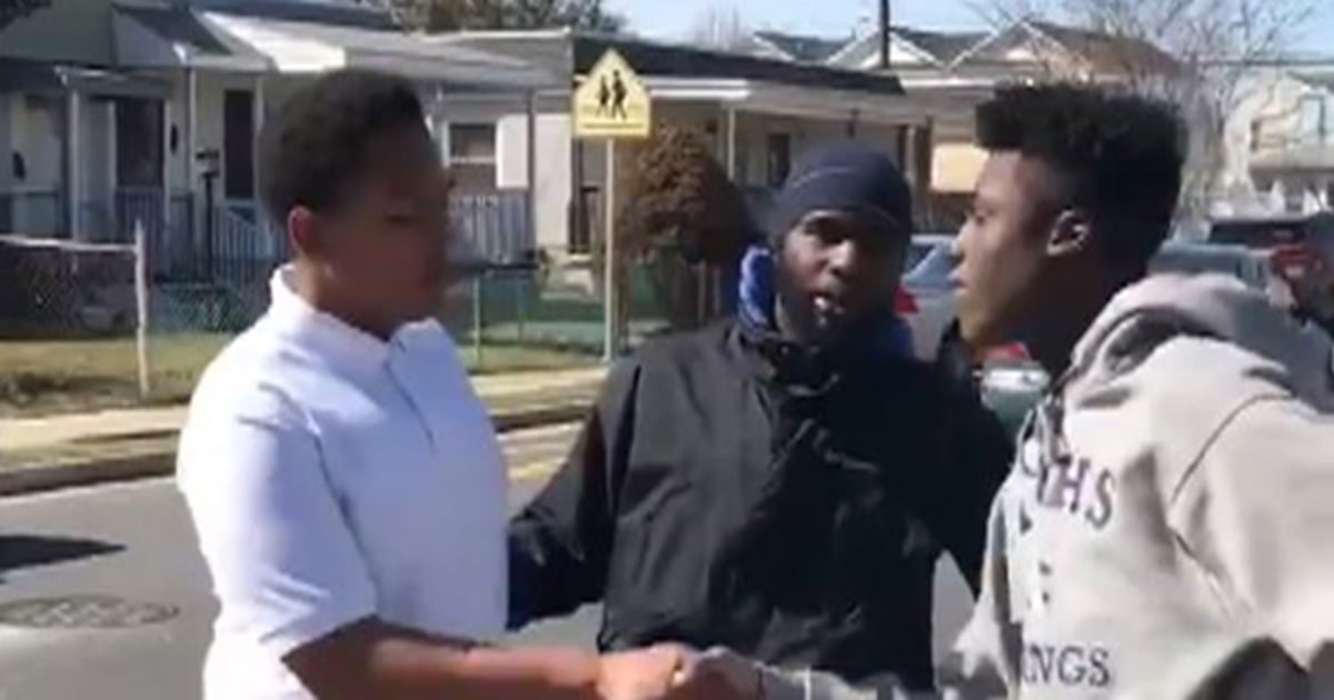 Inspiring Stranger Stops Street Fight Filmed by Teens on Cellphones ...