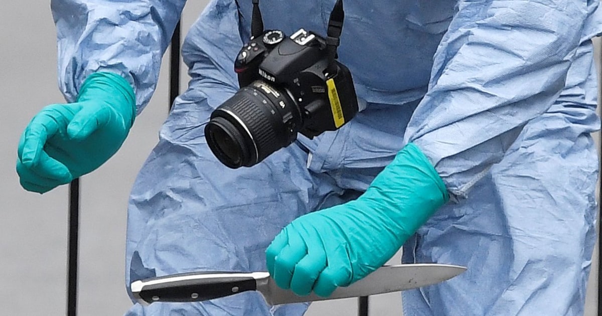 Terror Suspect Armed With Knives Arrested Near U.K. Parliament