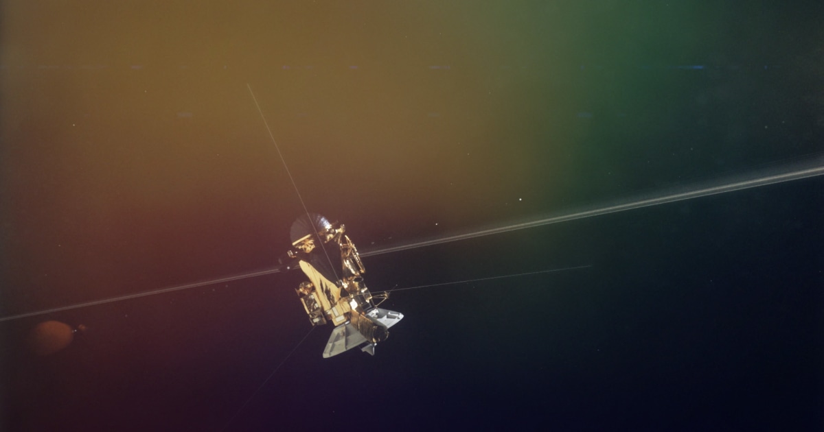 Cassini Completes First Successful Dive Between Saturn And Its Rings