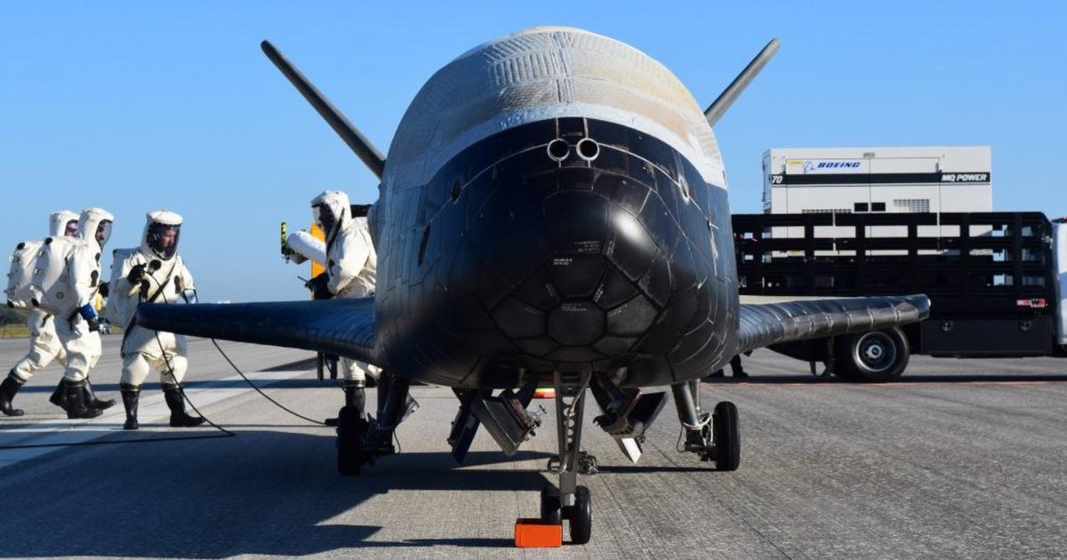 Secret Space Plane Returns to Earth After Record-Setting Mission