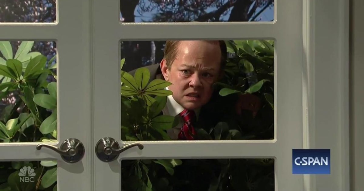 A 'Spicey' Melissa McCarthy Helps 'SNL' Poke Fun at Trump's Wild Week