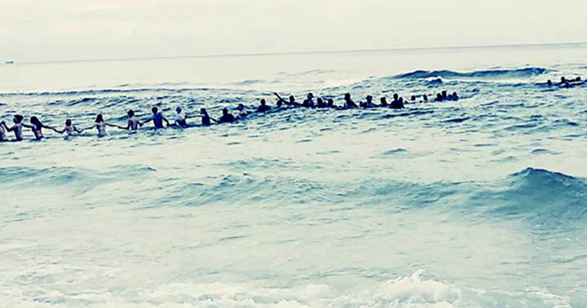 Strangers Form 70-Person 'Human Chain' to Save Family From Rip Current