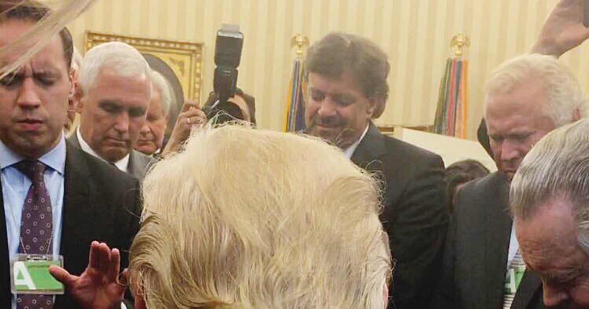 Trump Prays With Evangelical Leaders in Oval Office