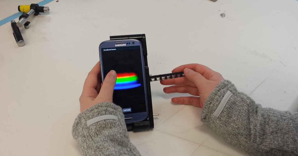 This New Device Turns Your Smartphone into a Medical Lab