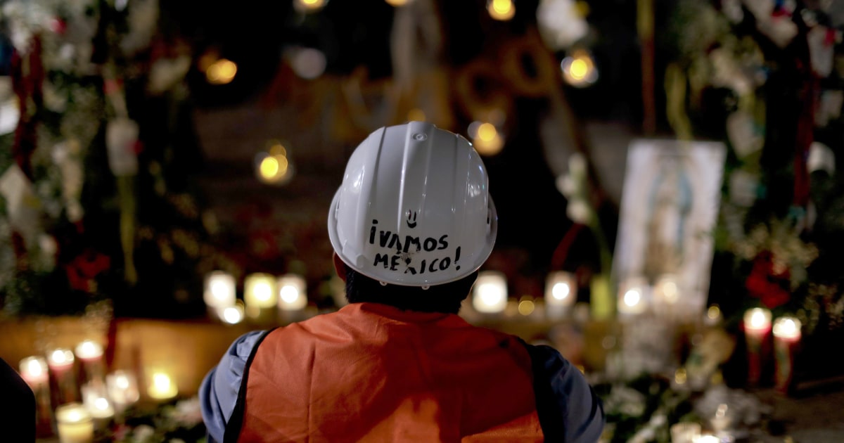 Mexicans Shed Tears for Hundreds Killed in Earthquake