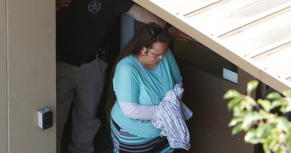 Judge Says Kentucky Owes $225K to Couples Who Sued Kim Davis