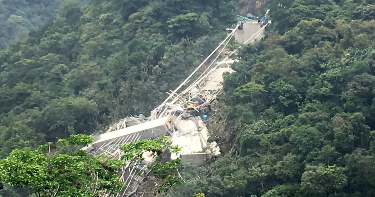10 dead after bridge collapses near Colombian capital