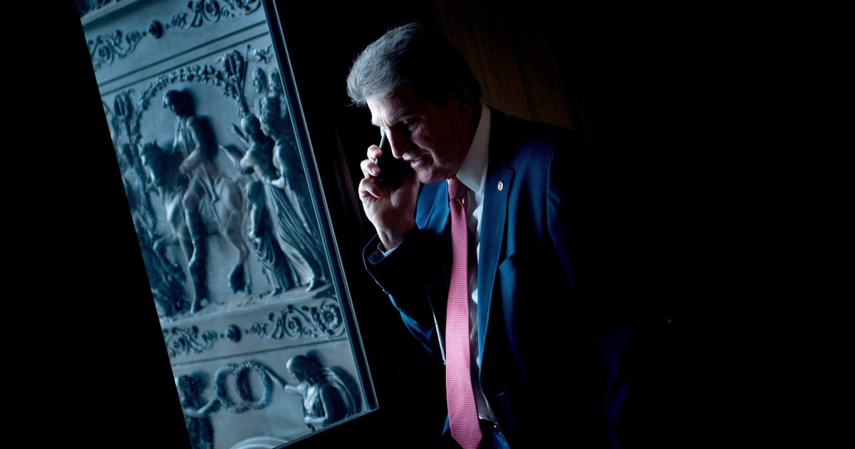 Joe Manchin tries to navigate West Virginia's red wave