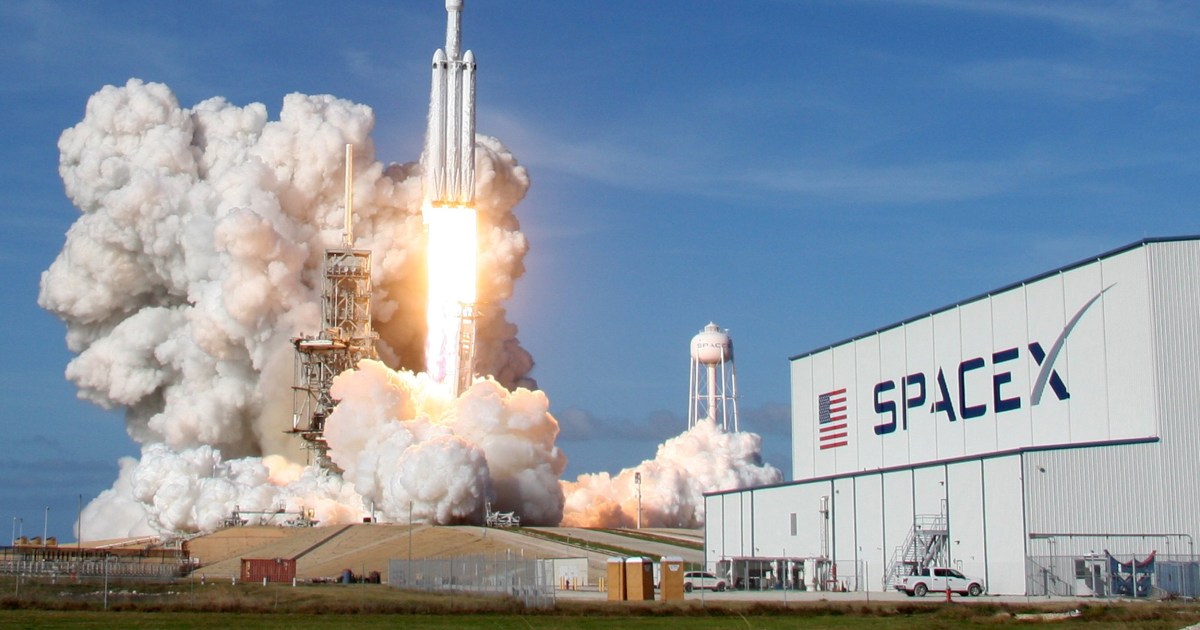 SpaceX's Falcon Heavy rocket set for first commercial launch. Here's ...