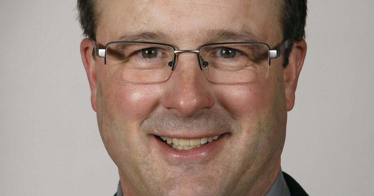 Iowa Senate leader resigns after video shows him kissing lobbyist