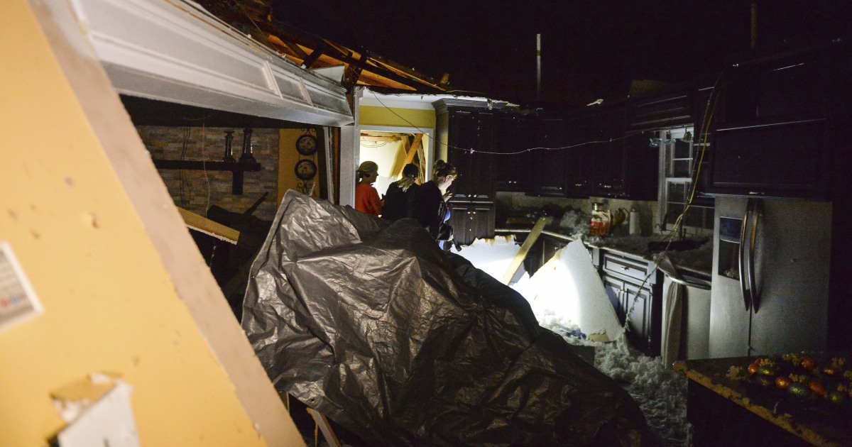 Tornado, strong winds hit Alabama ahead of major Southeastern storms