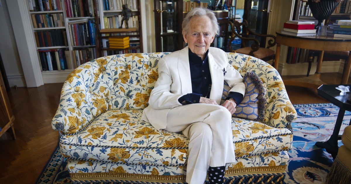 Tom Wolfe, best-selling novelist and journalist, dies at 88