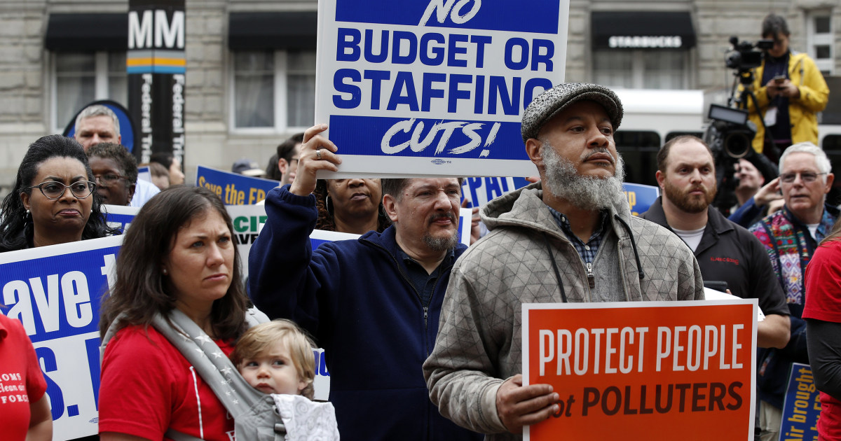 Trump signs orders targeting federal workers, union activities