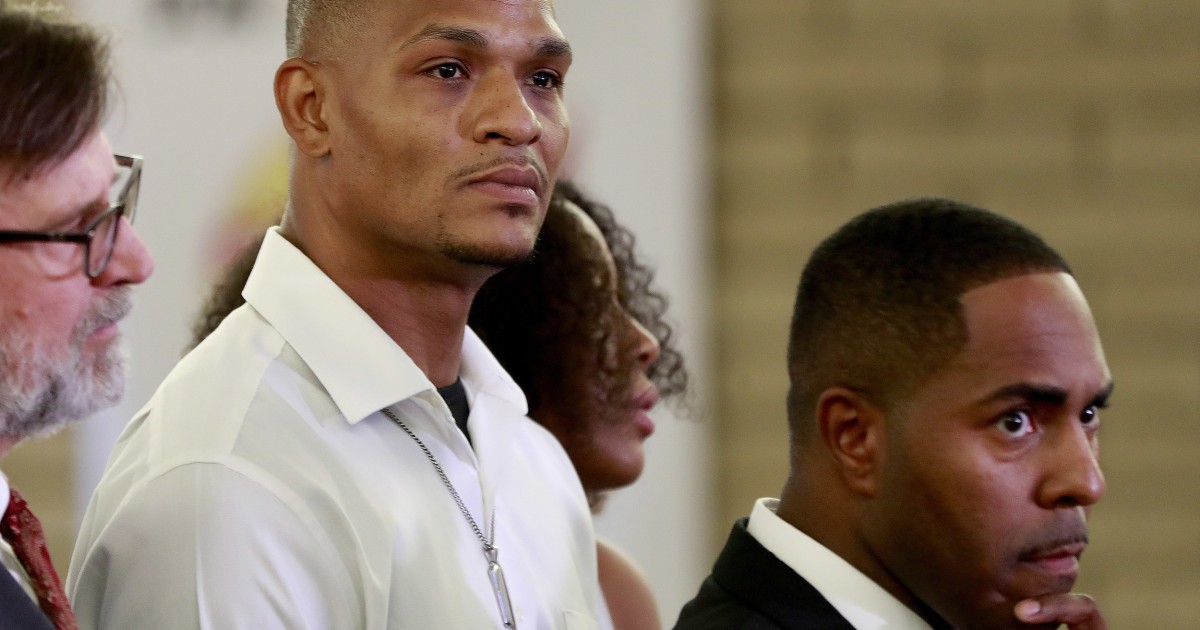 Man beaten by Arizona officers wants police held accountable