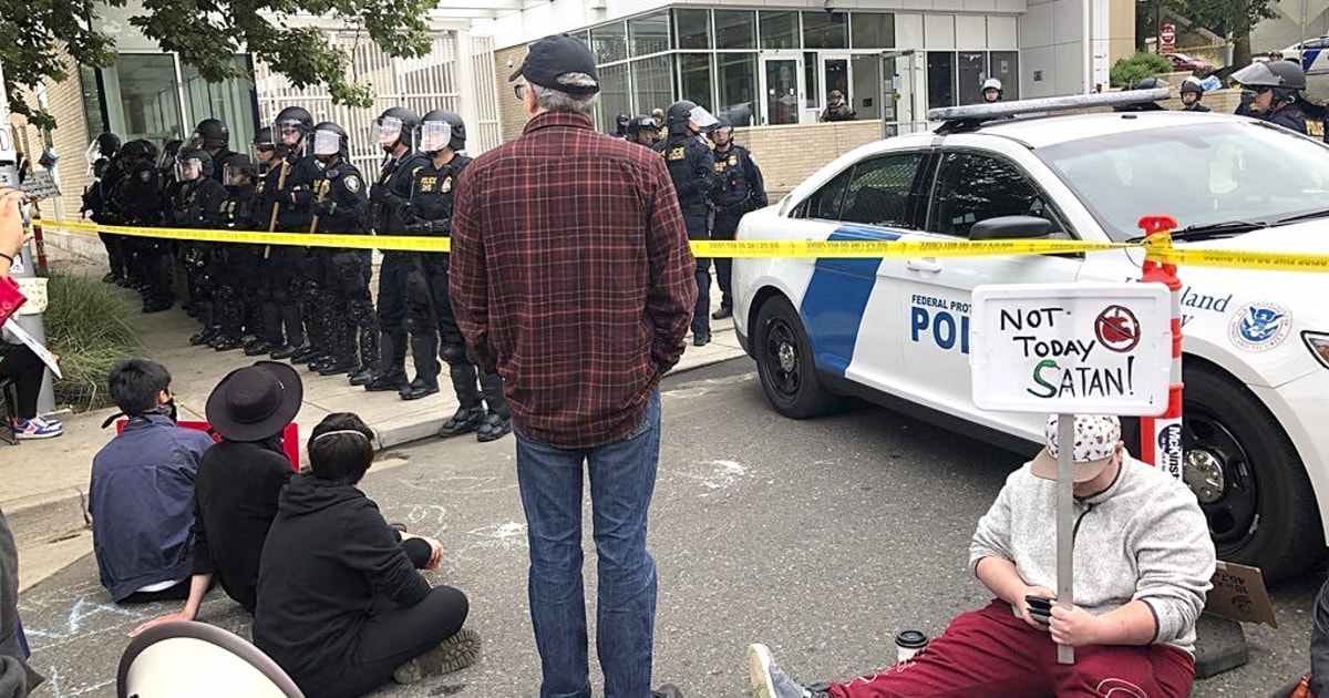 Federal officers move to reopen Portland ICE building closed over protests