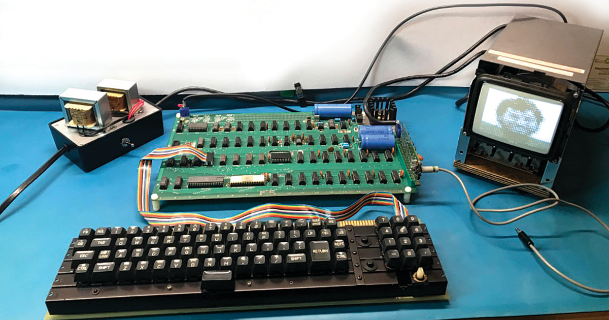 Apple computer built in 1970s sells for $375,000 at auction