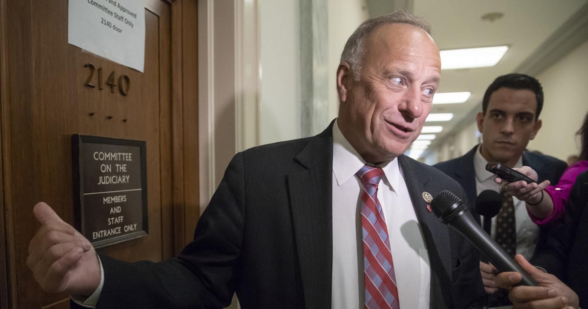 Rep. King yells at man questioning him about extremism, boots heckler ...