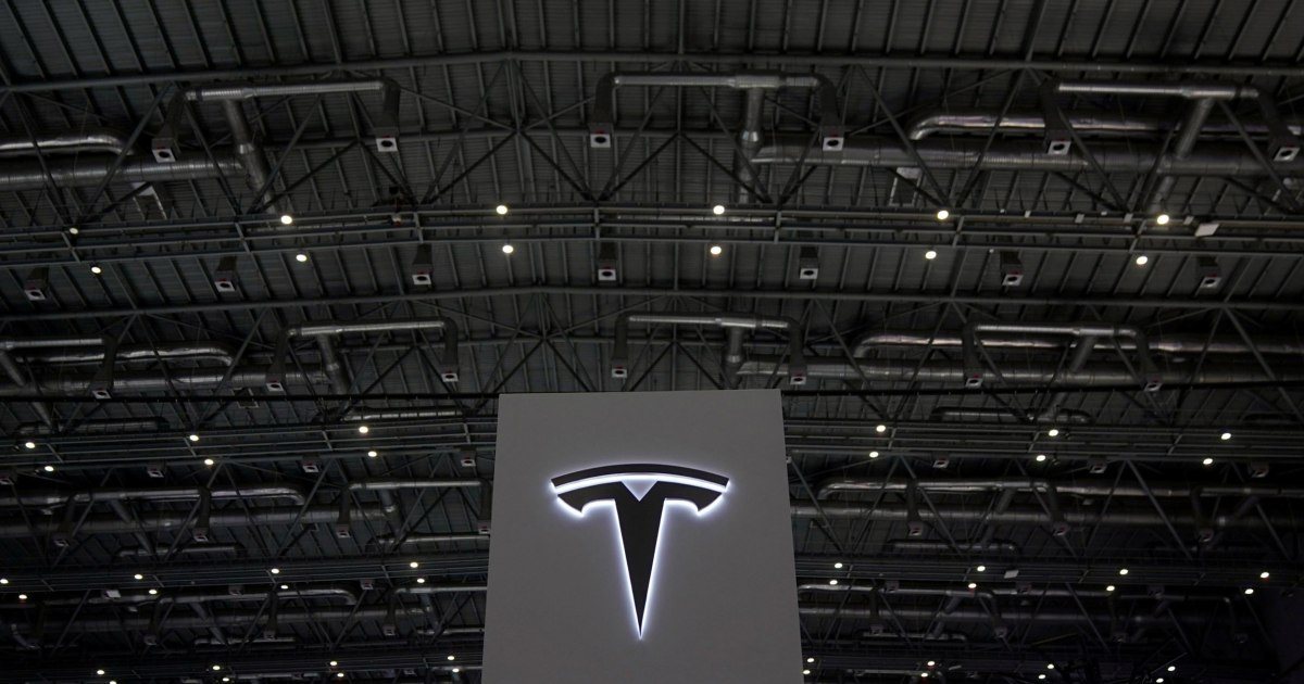 Tesla investigates viral video of Model S exploding in parking lot