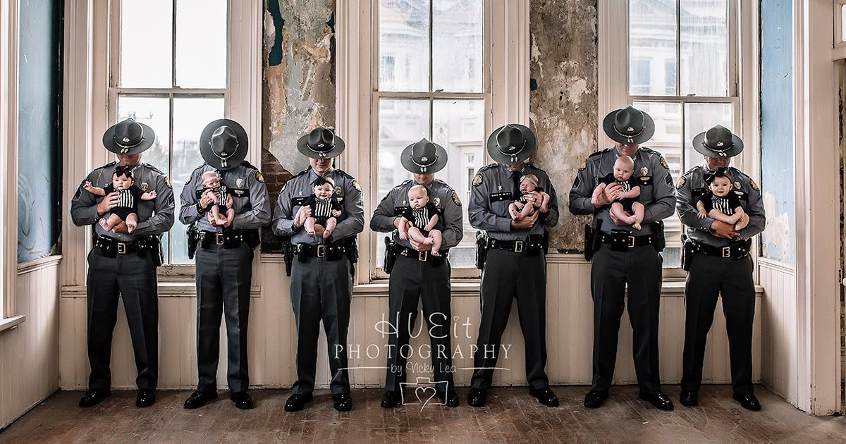 Photo captures 7 Kentucky state troopers and detectives posing with ...