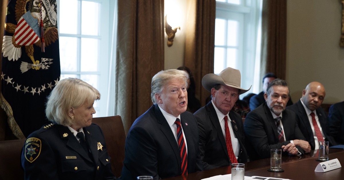 With GOP divided over move, Trump holds off on declaring emergency to ...