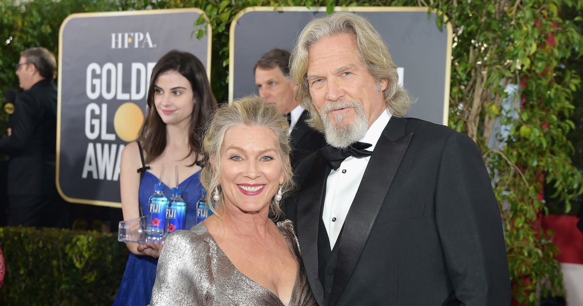 Model in Fiji Water photobomb at Golden Globes is suing company