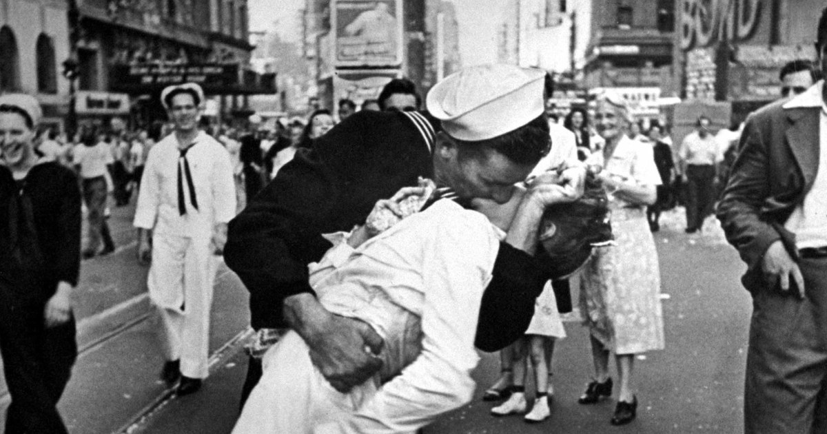 George Mendonsa, Navy veteran identified as 'kissing sailor' in WWII ...