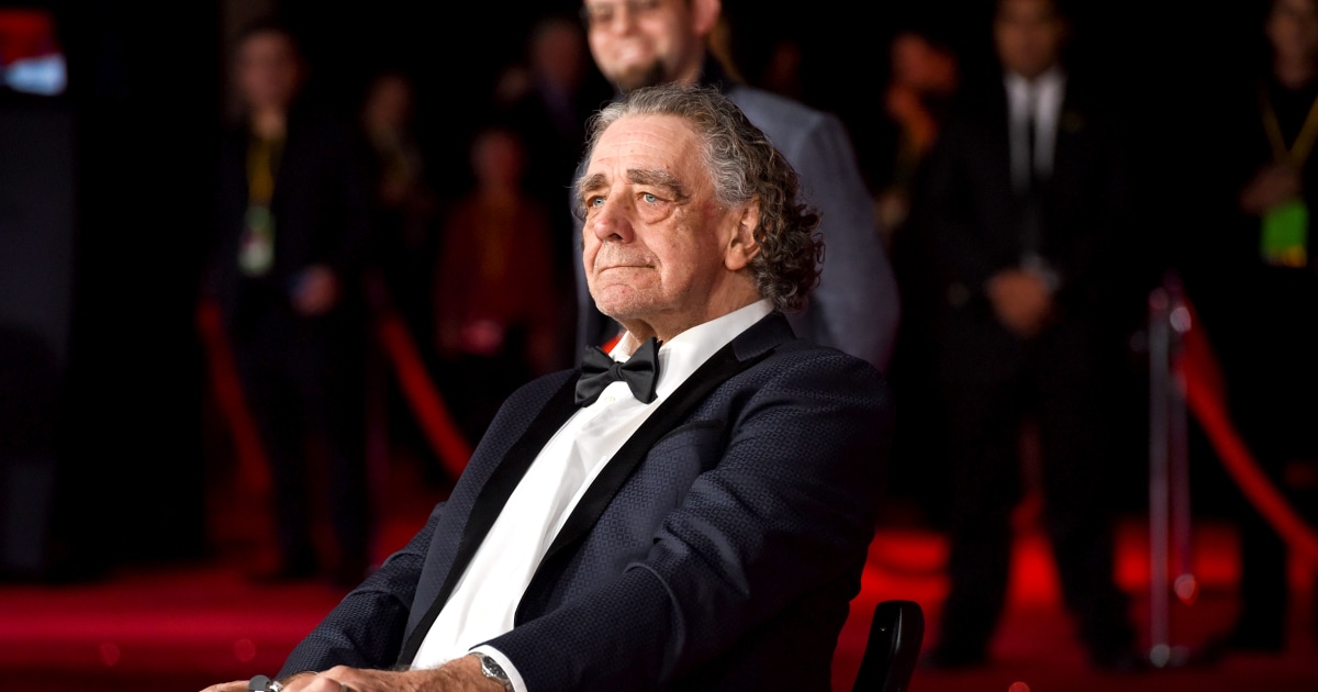 Peter Mayhew, fierce Chewbacca in the 'Star Wars' franchise, dies at 74