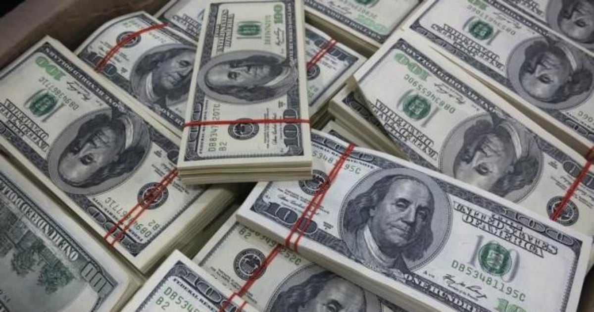 Dollar Charges to 14-Year High, Bonds in Full Swing