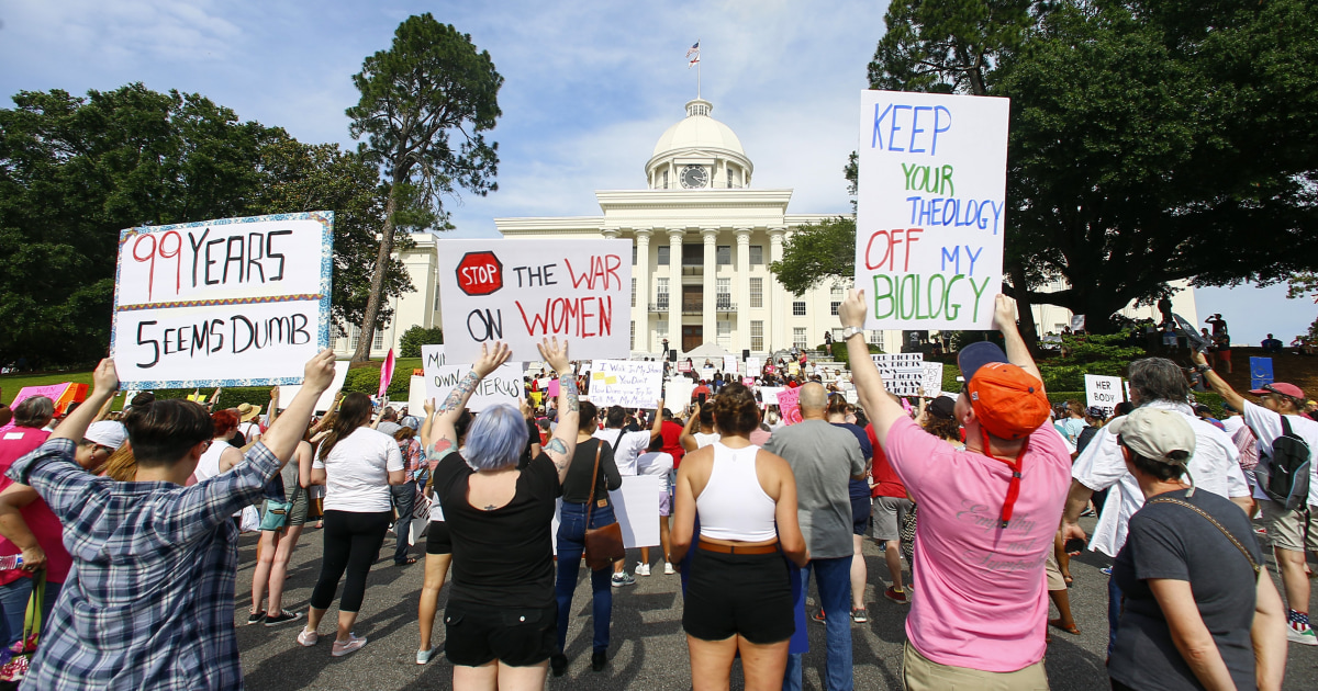 Hundreds protest Alabama abortion ban: 'My body, my choice!'