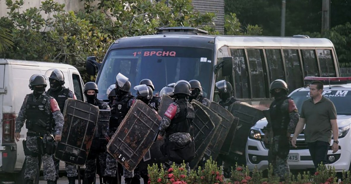 42 inmates killed in Brazil jails, prison officials say