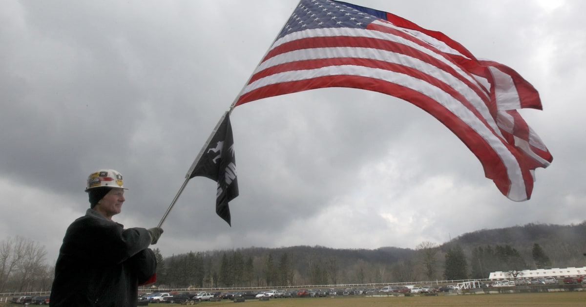 Miners' union invites Democratic candidates to court coal workers
